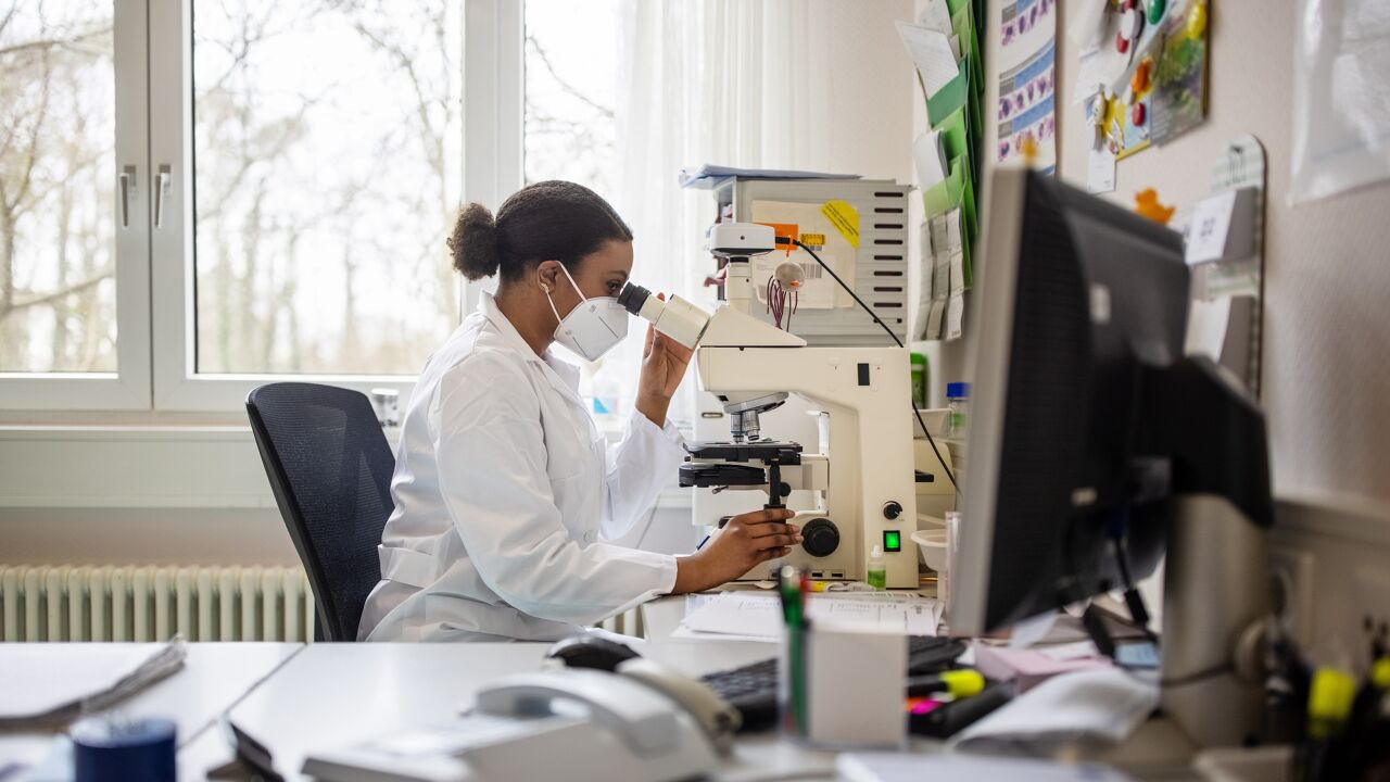 Fertiliteitsarts Herman Tournaye: "Als twee procent van de bevolking ...