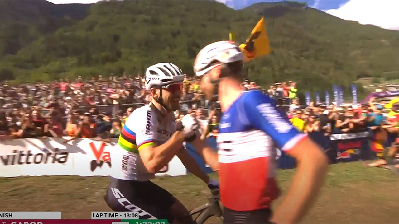 Nino Schurter pakt 8e WB-eindzege, maar deelt record nog altijd met Julien Absalon | sporza