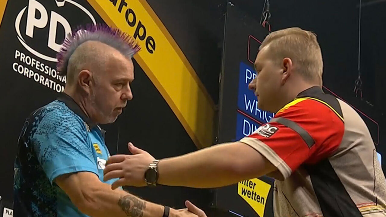 Dimitri Van den Bergh, met nieuwe set pijlen, verliest zwaarbeladen finale van Peter Wright | sporza