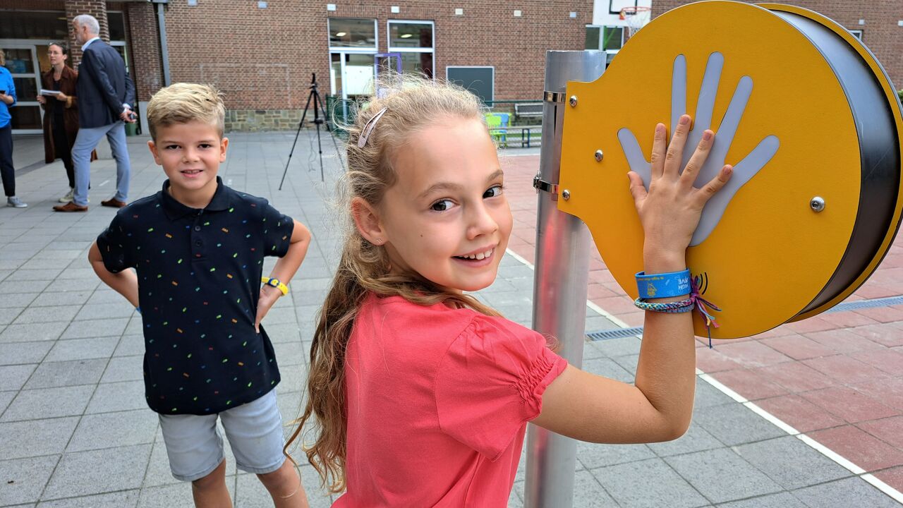 Sensibiliseringsactie "High-Five" in Diest beloont kinderen die met de ...