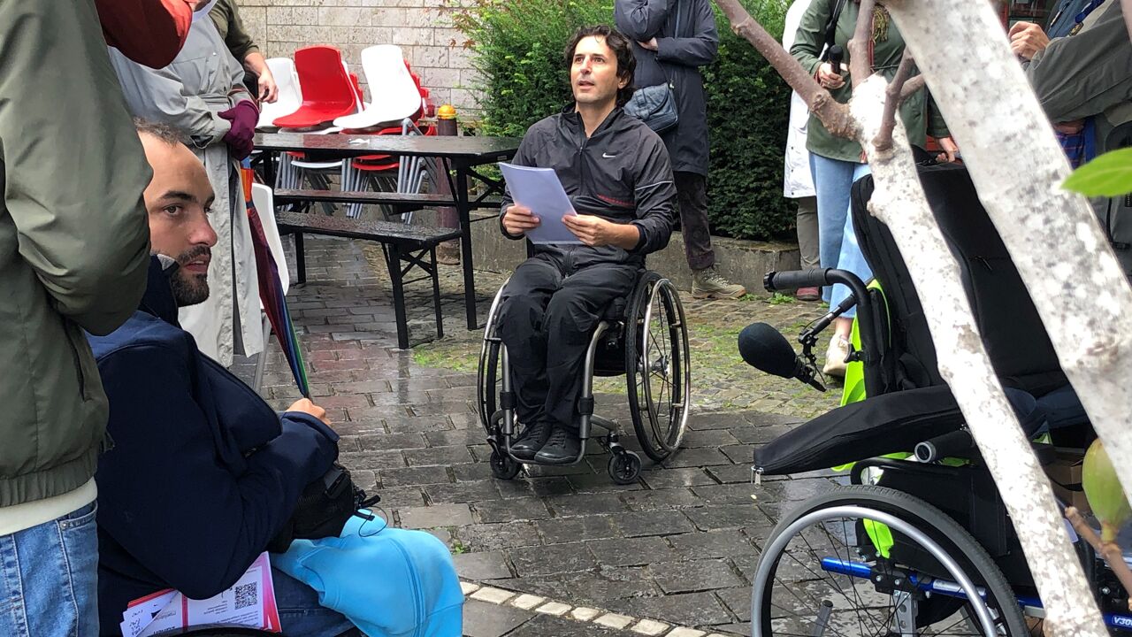 Rolstoelgebruikers in actie voor betere mobiliteit: "Hoe beschaafd zijn ...