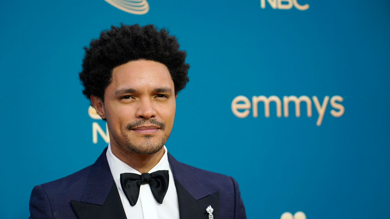 Komiek Trevor Noah stopt na zeven jaar als presentator van "The daily ...