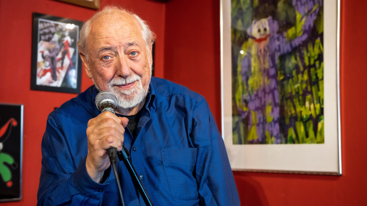 Urbanus maakt nieuwe plaat, met nummers over "woke" en influencers: "Ik ...