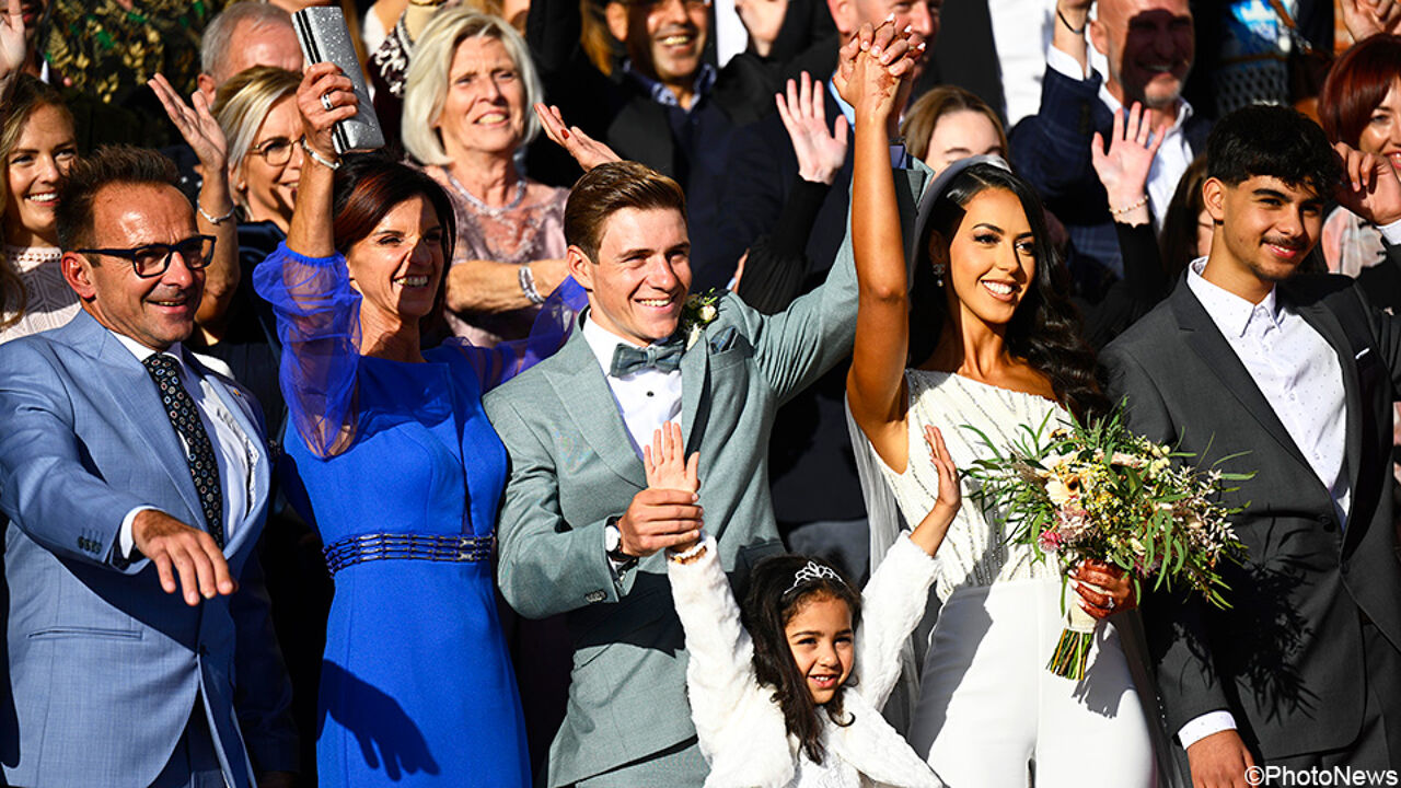 Remco Evenepoel a épousé sa fiancée Oumi Rayane à Dilbeek | VRT NWS: le ...