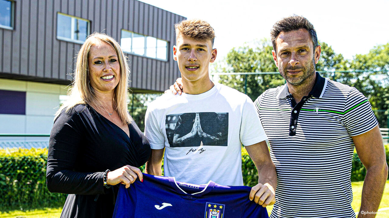 Zoon van ex-prof, revelatie in 1B en nu plots in basis: wie is ...