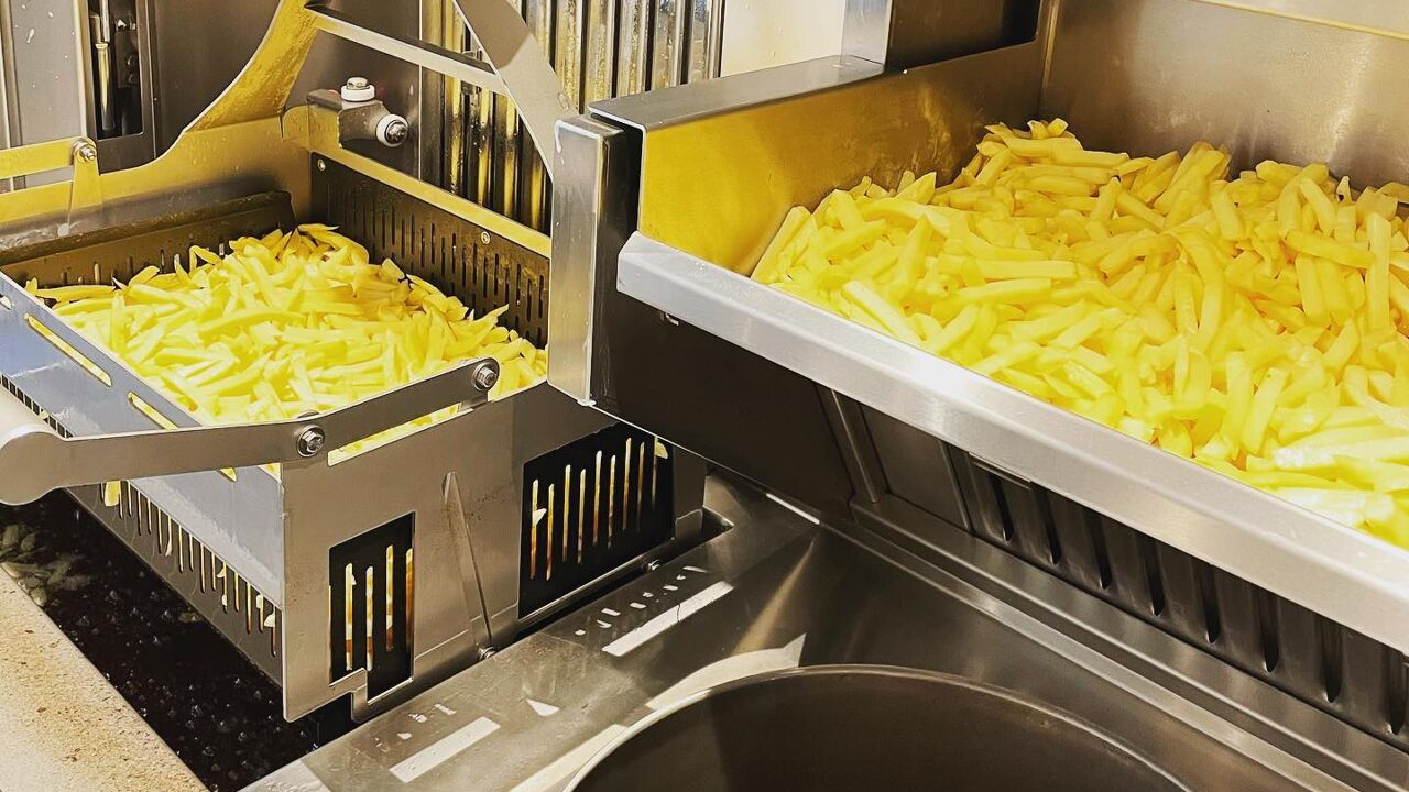 Bastian start nieuwe frituur in De Panne, ondanks energiecrisis: "We ...