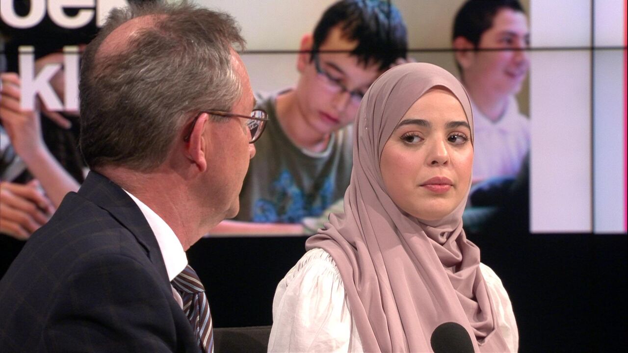 Leerkracht-student Chaïmae (19) draagt hoofddoek en vond geen stageplek ...