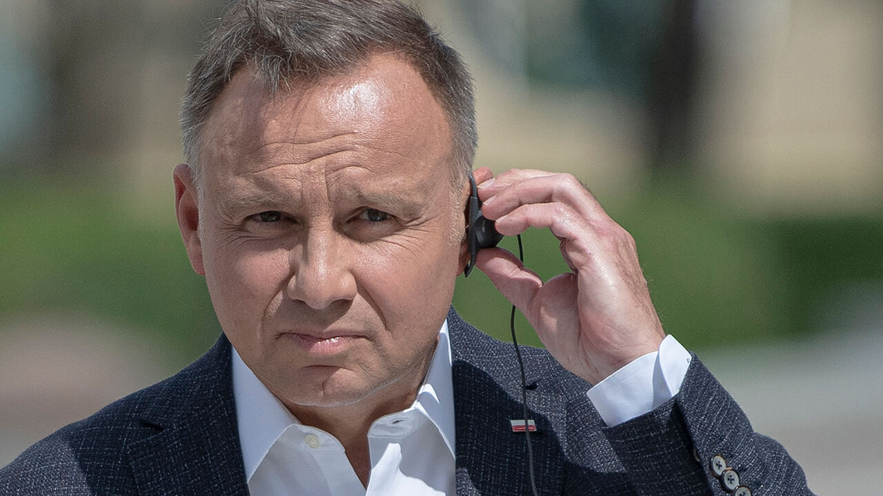 Russische komieken bedotten Poolse president Duda door zich na ...