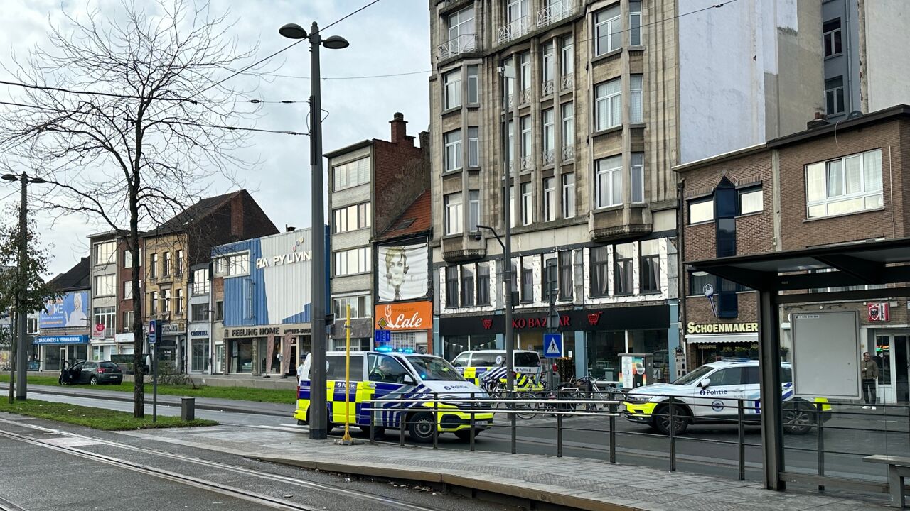 Voetgangster (18) zwaargewond na aanrijding op Bredabaan in Merksem ...
