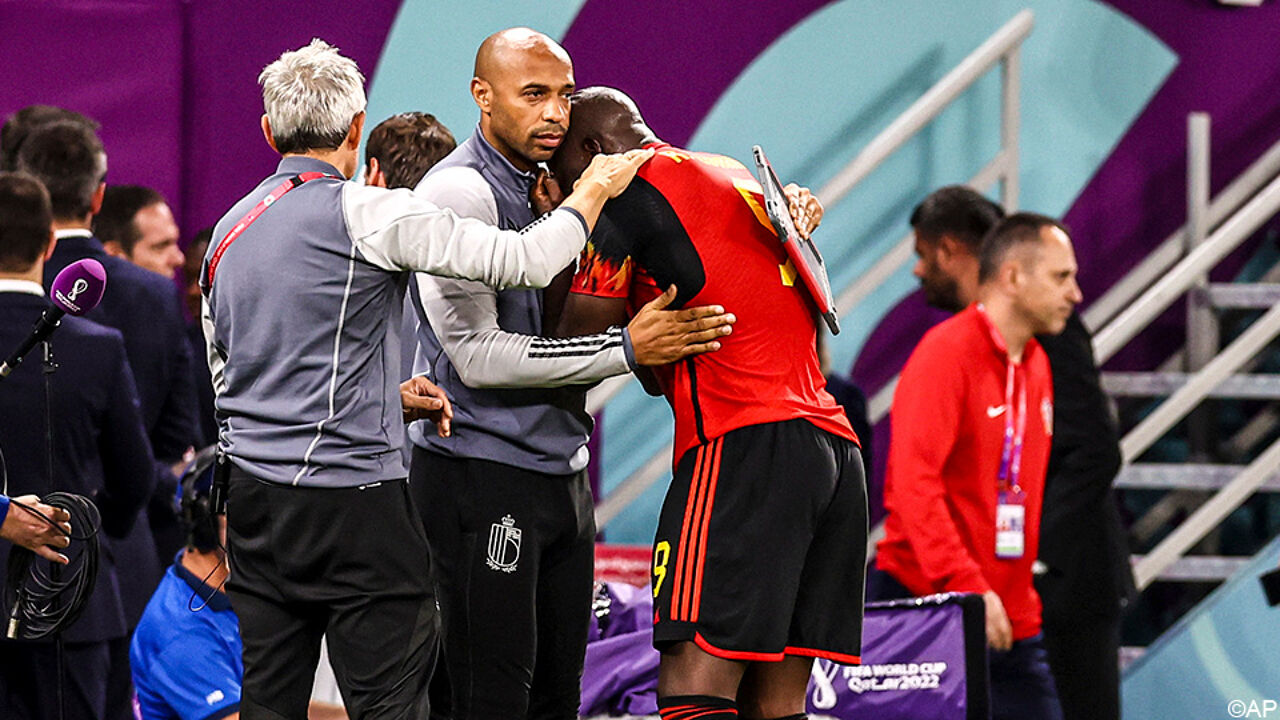 De Bosuil neemt afscheid van Vic Mees | voetbal | sporza