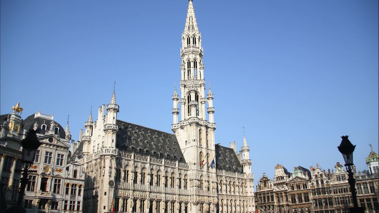 Stadhuis van Brussel kan je voortaan vijf dagen per week bezoeken | VRT ...