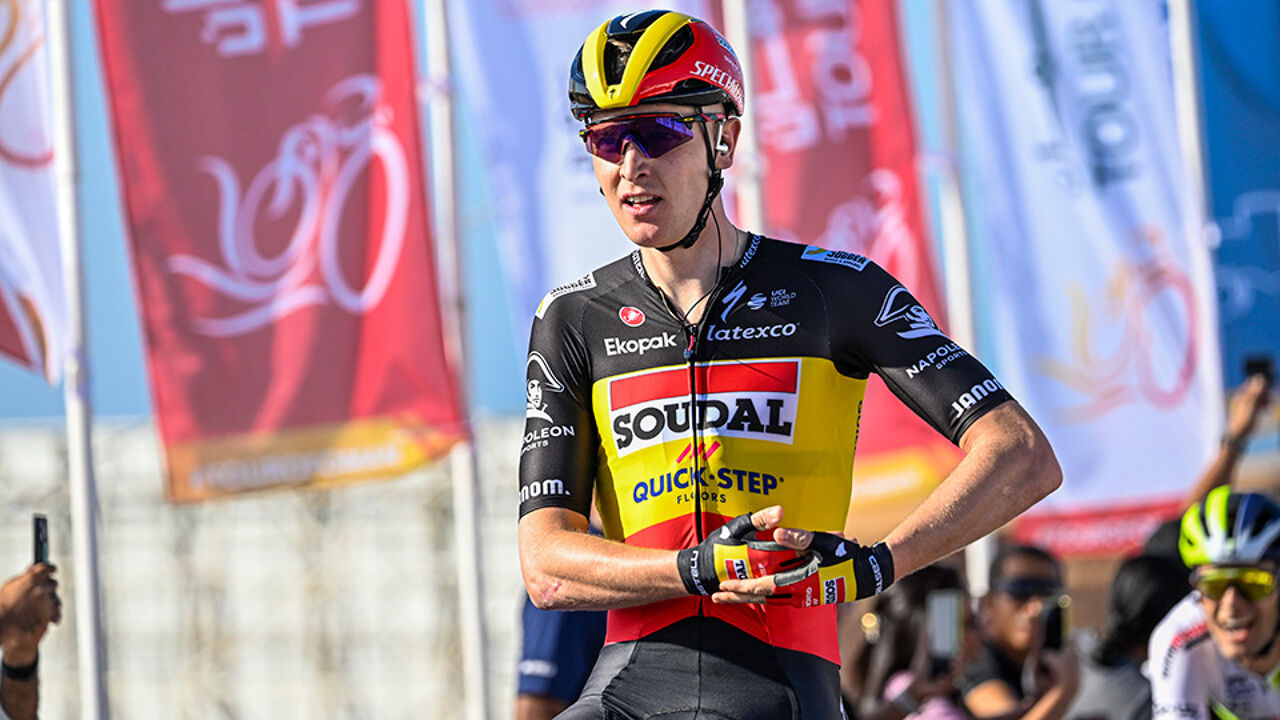 Prachtige binnenkomer: Tim Merlier pakt in Oman eerste zege als vader én als Soudal-QS-renner ...