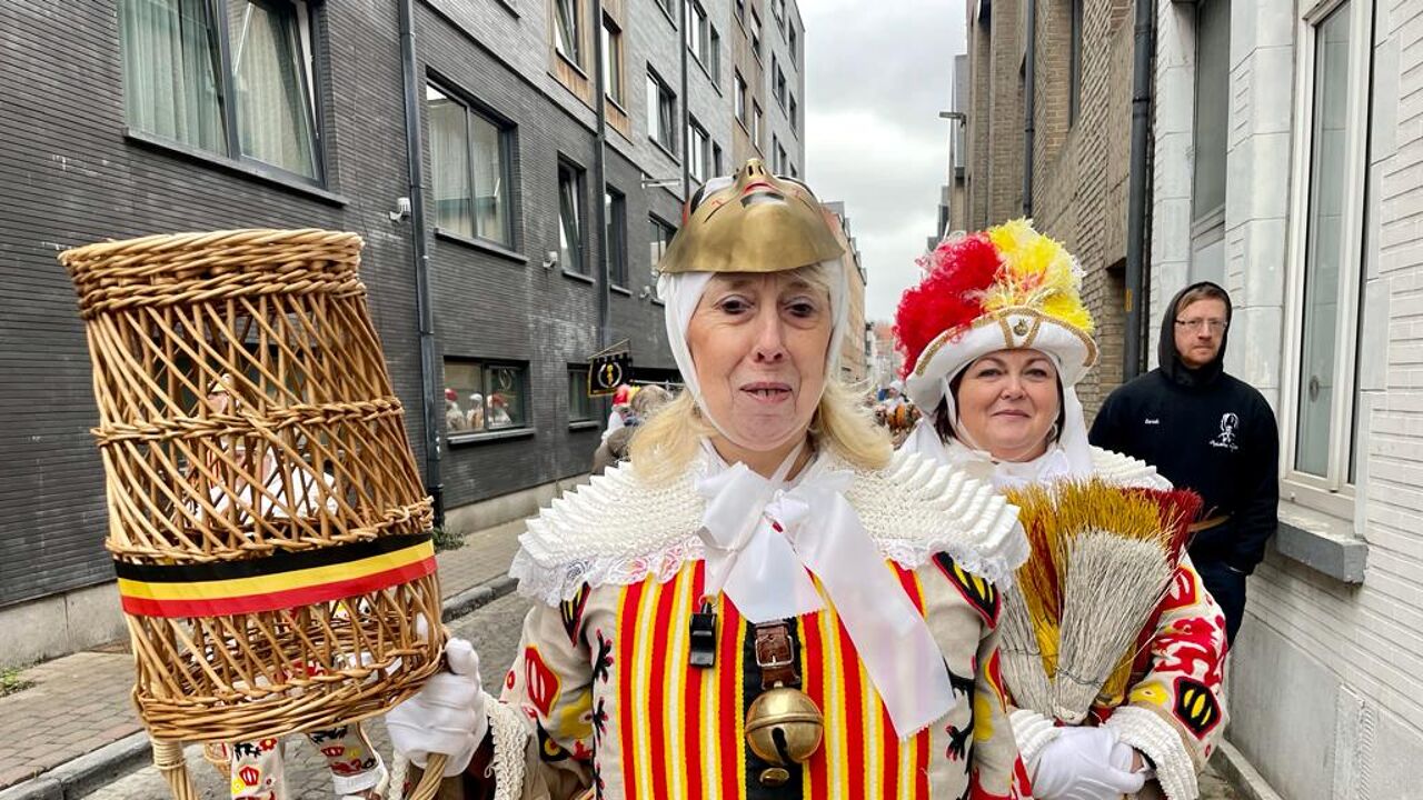 Carnaval d’Alost: danse des balais, lancer d’oignons et "Voil Jeanetten ...