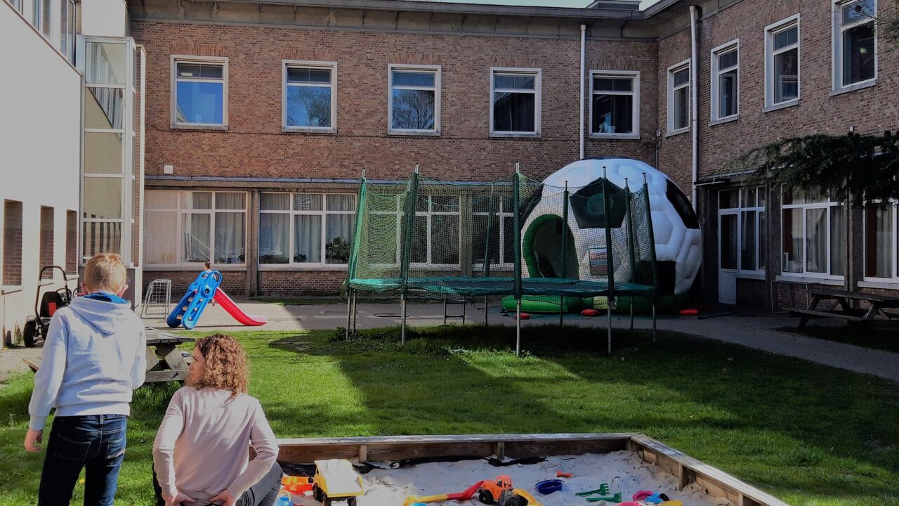 260 personeelsleden van BuSo-school Sint-Gregorius in Gentbrugge voeren ...