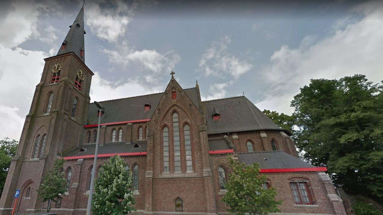 Kerk van Donk bij Maldegem te koop: "Schappelijke prijs, veel ...