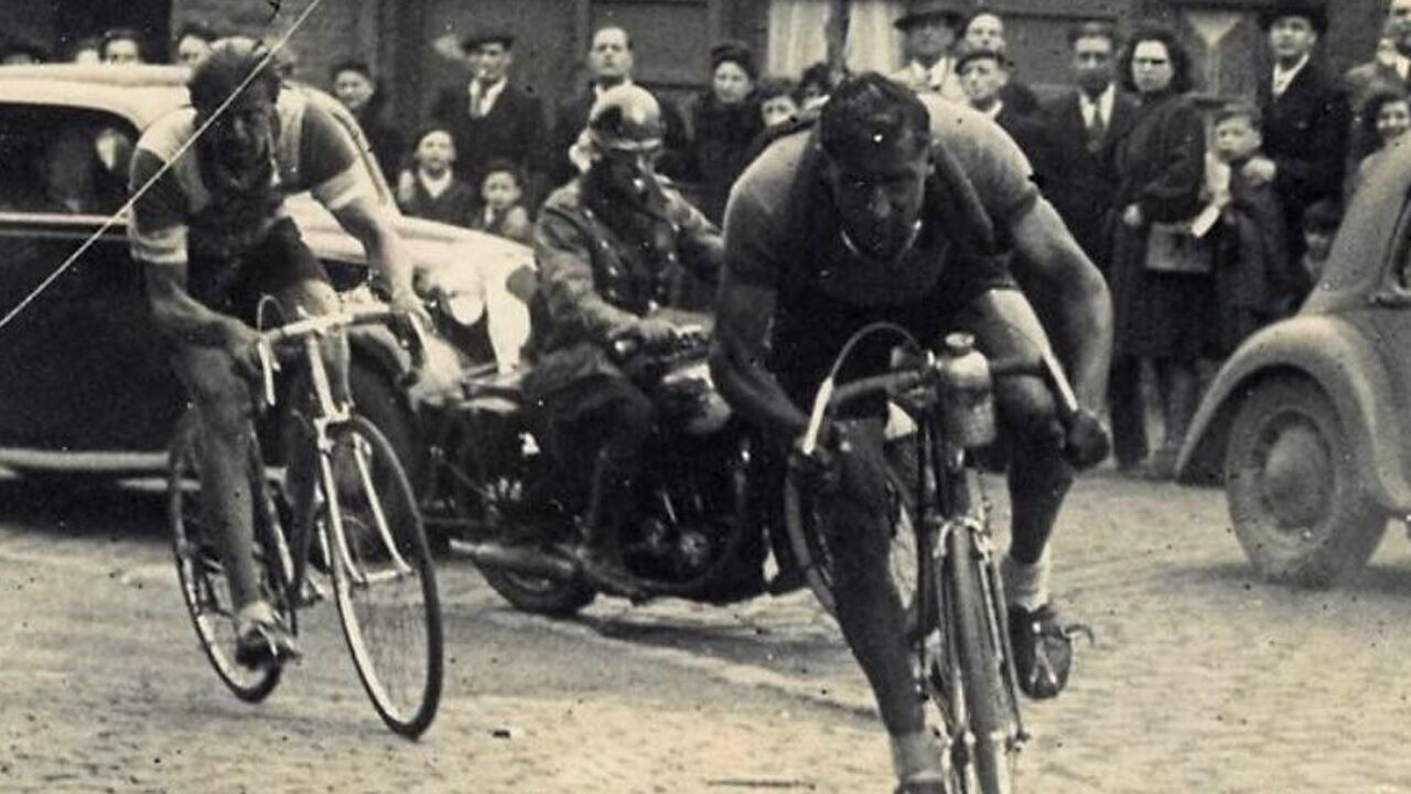 Tweevoudig winnaar van Parijs-Roubaix Georges Claes ingehuldigd als ...