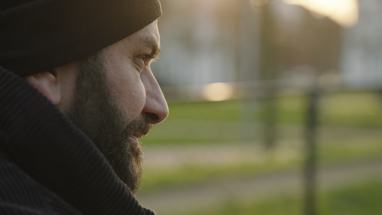Redgy raakte verlamd na val op werk, maar wacht al 8 jaar op geld van ...