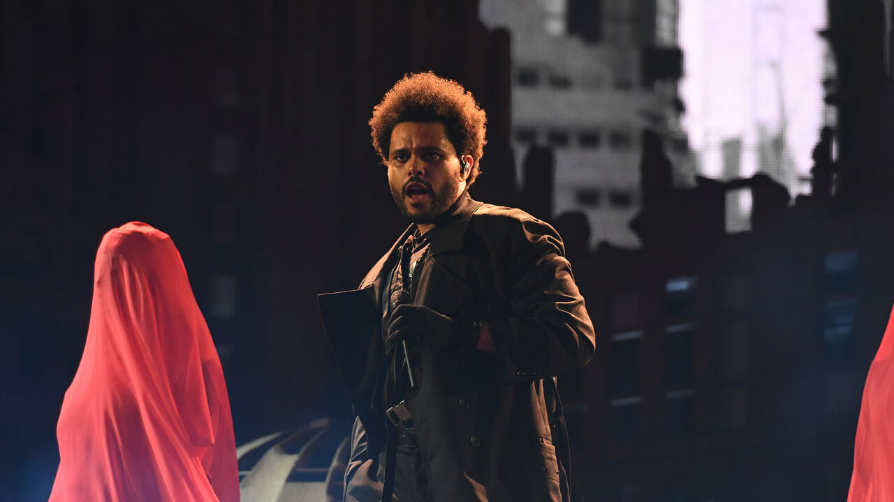 “The Weeknd” wil dichter bij zichzelf staan en gaat verder onder eigen ...