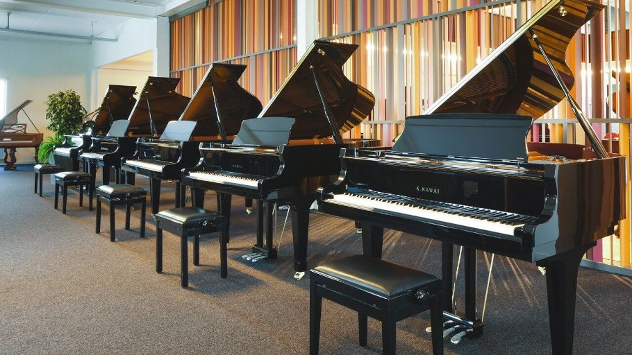 Piano's Maene is grootste pianobedrijf van Europa door overname | VRT ...