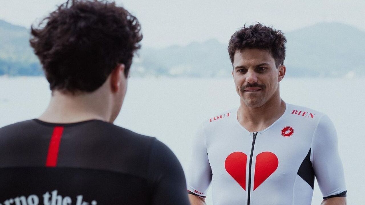 Broers Average Rob en Arno The Kid halen finish van Ironman: heel straf ...