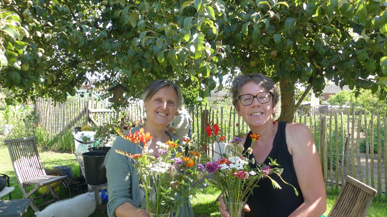 Pluktuin in Nieuwrode brengt eetbare boeketjes bloemen naar mensen met ...