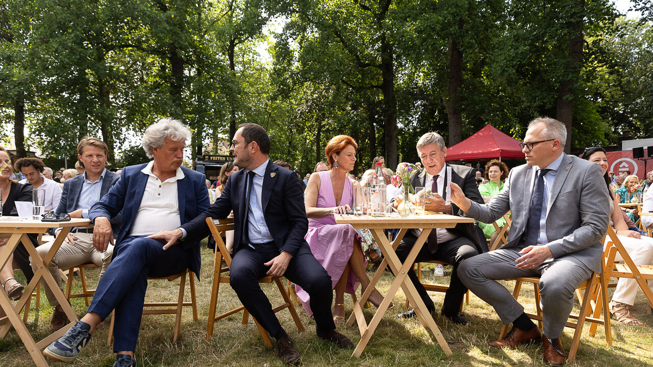 Flemish Holiday: “Today’s carve-up of powers is holding Flanders back ...