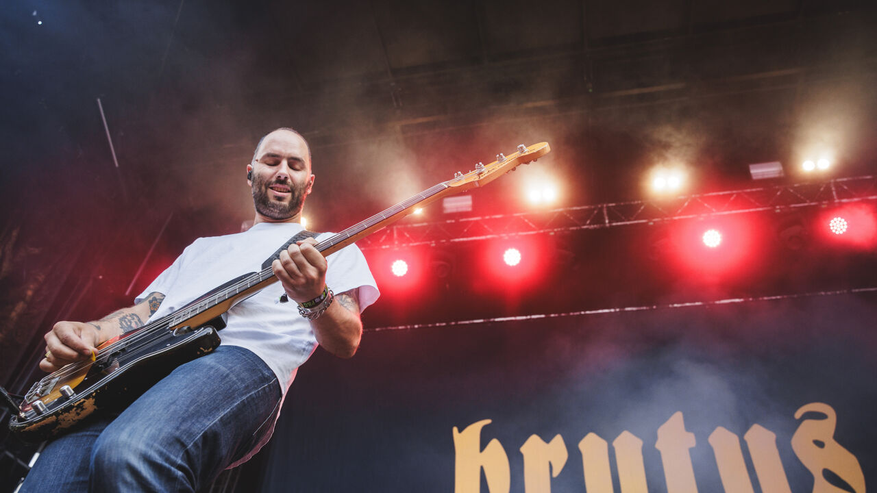 Bassist van Brutus: "Rammstein drie keer in uitverkocht Koning Boudewijnstadion alsof er niets ...