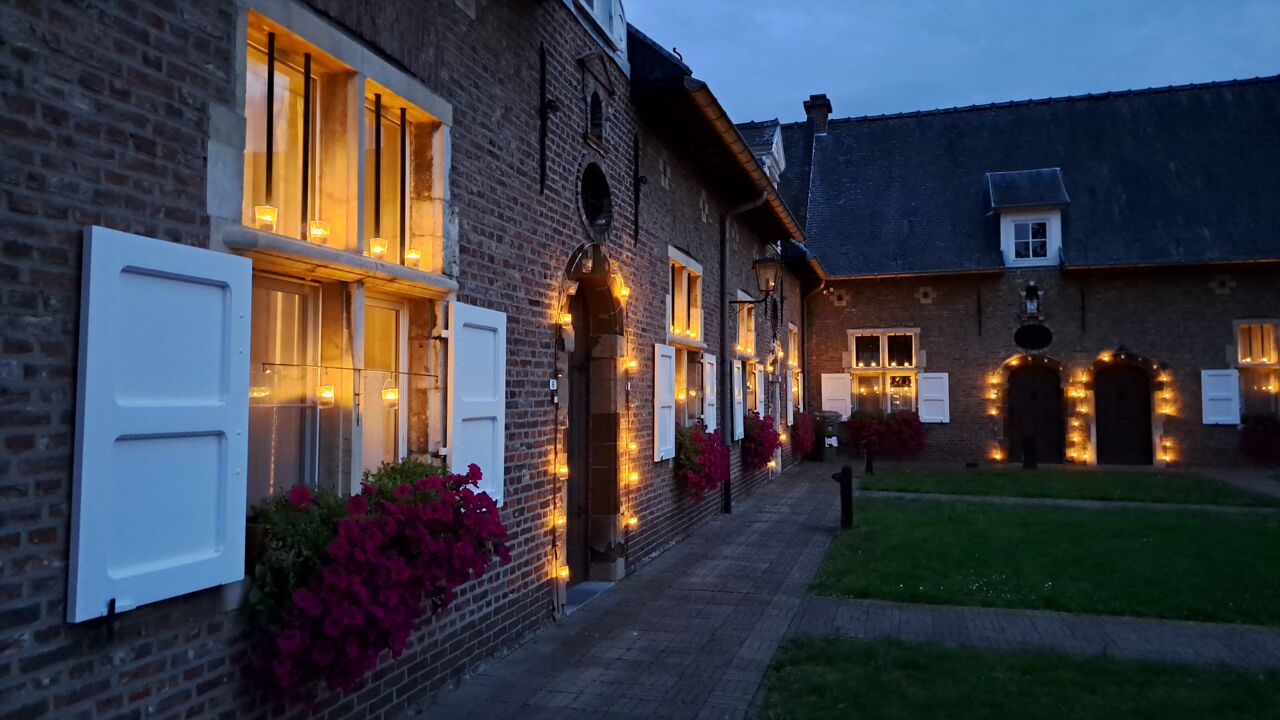 Aarschot verlicht centrum met duizenden kaarsen voor traditionele Sint ...
