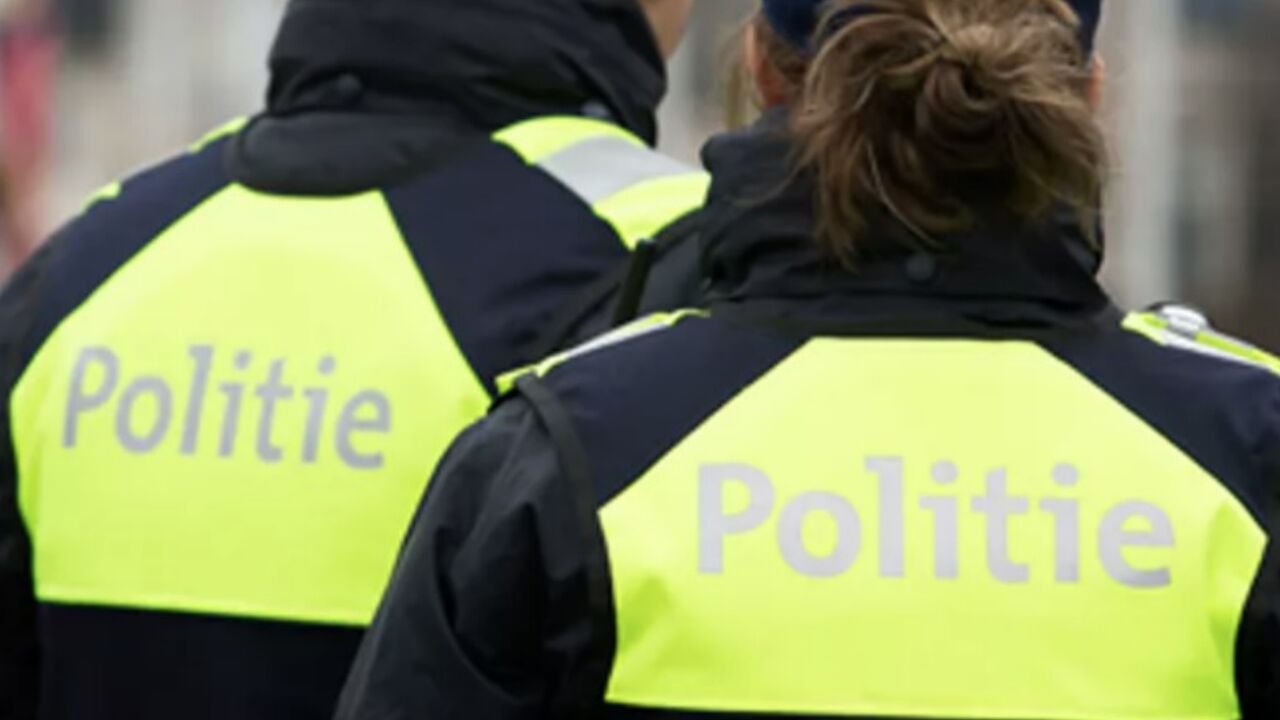 Nieuwe politie-uniformen naar voorbeeld van onder meer politiezones ...