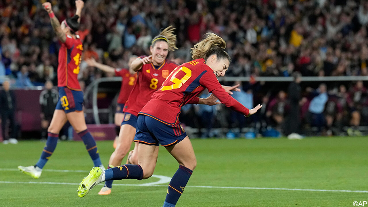 Spaanse vrouwen zijn voor het eerst wereldkampioen na verdiende zege tegen Engeland | sporza