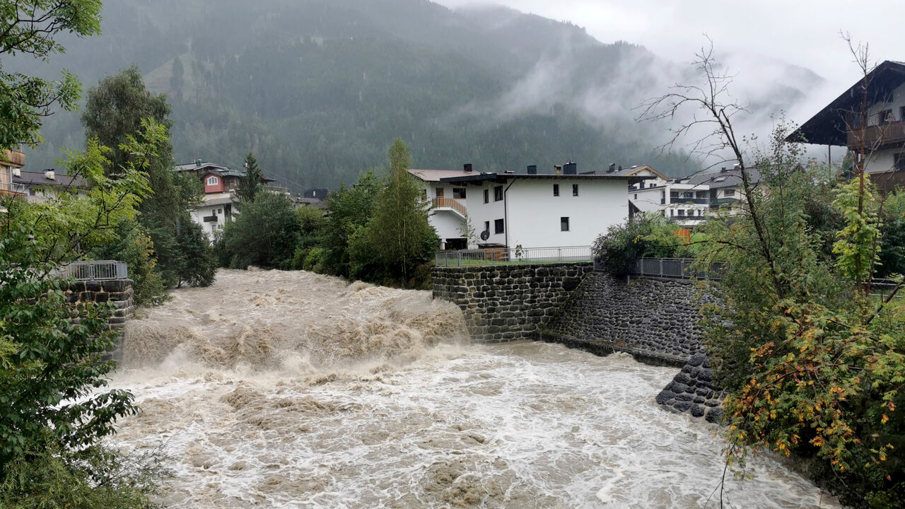 Nog zeker tot vandaag hevige regen en stormweer in Alpenlanden: schade ...