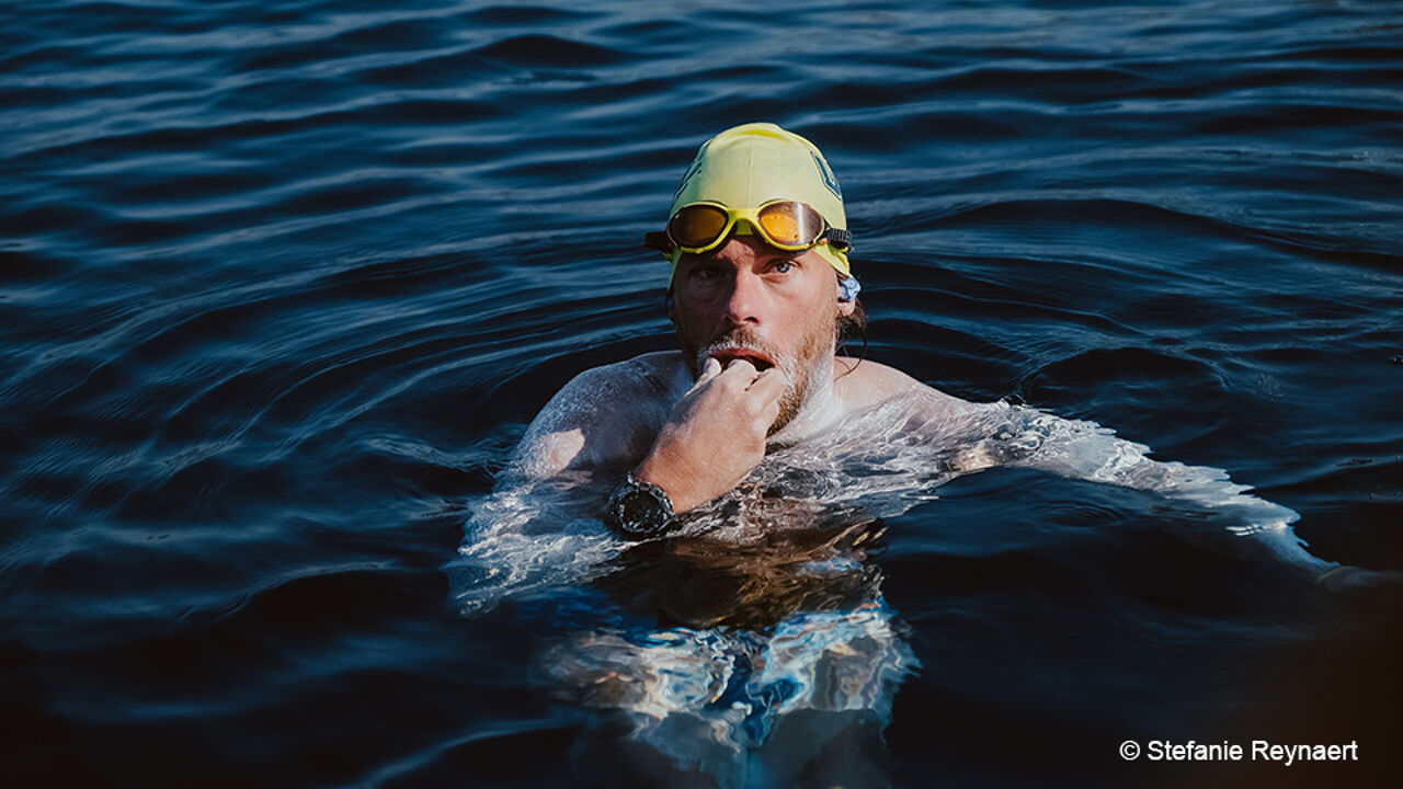 Le Flandrien Matthieu Bonne bat un record du monde en nageant 131 km ...