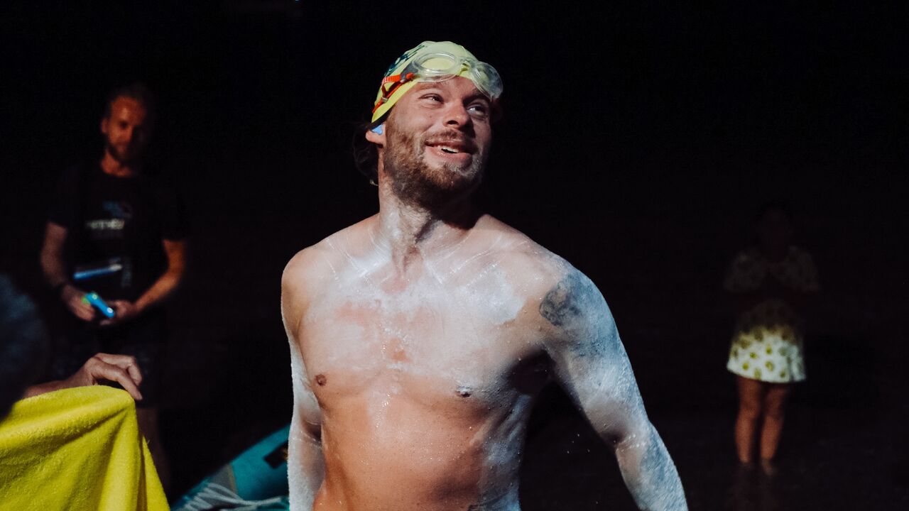 Wereldrecord openwaterzwemmen voor avonturier Matthieu Bonne: "Zijn ...