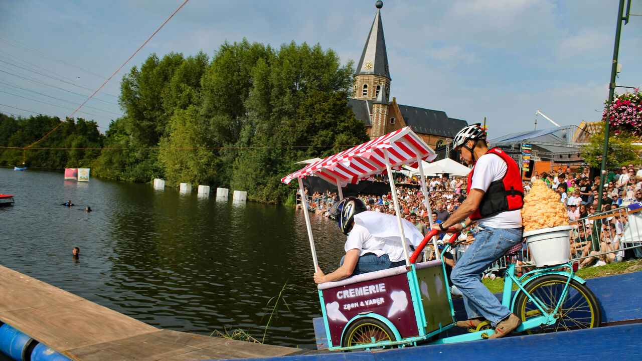 Tobbedansen in Machelen blikt terug op zonovergoten editie | VRT NWS ...