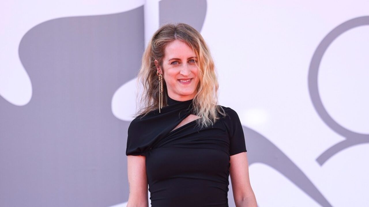 "Staande ovatie van vijf minuten": "Holly" van Fien Troch warm onthaald ...