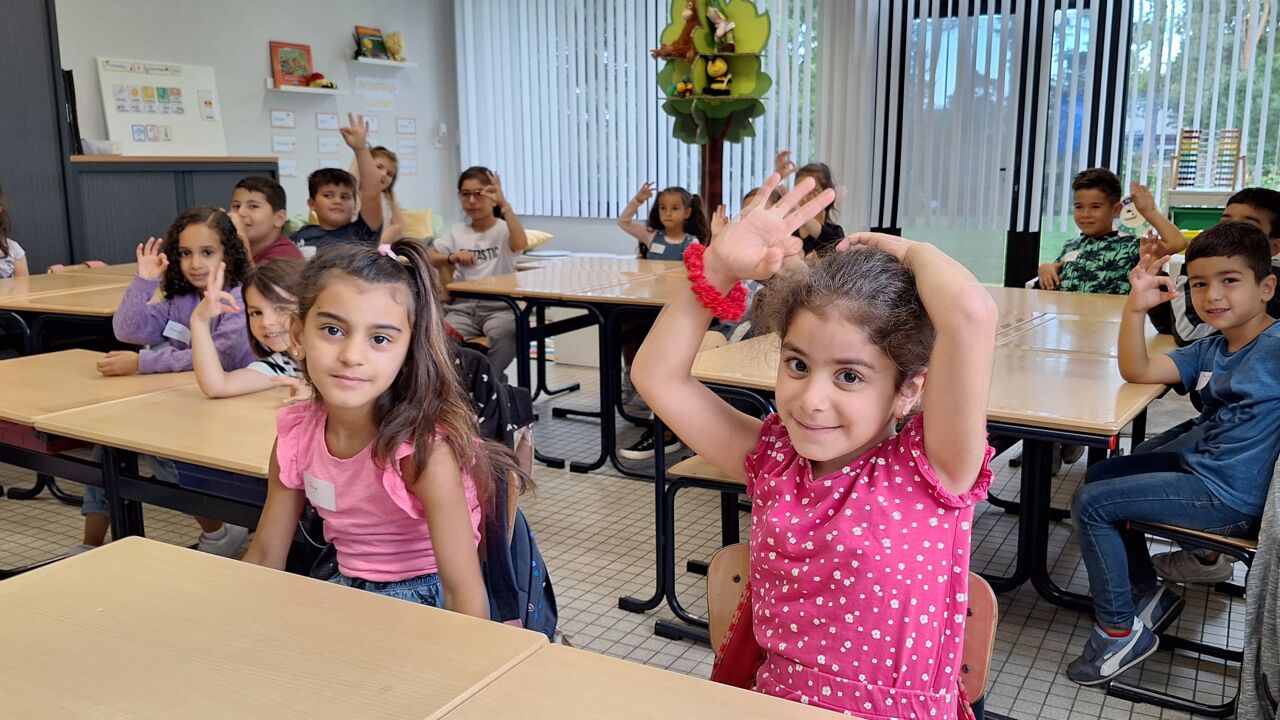 Eerste schooldag in nieuwe basisschool Optimum in Genk: 67 ...
