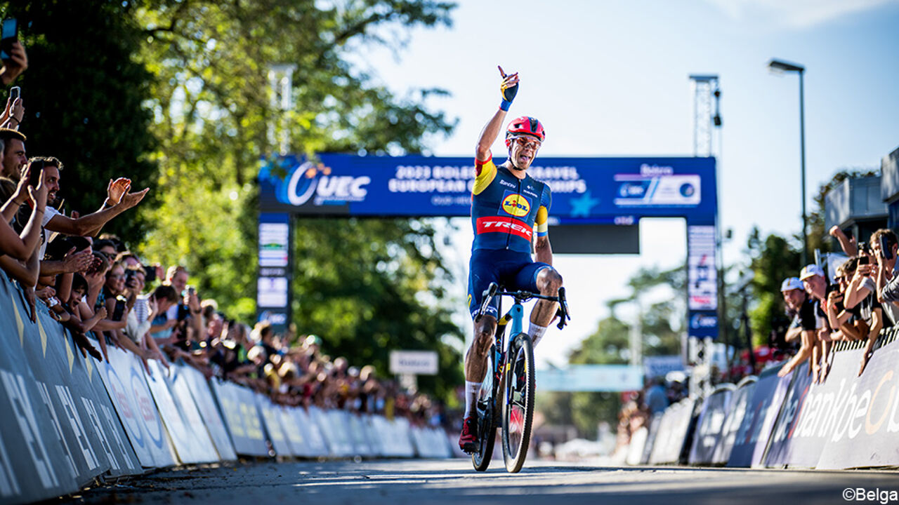 Thuisrijder Jasper Stuyven wint 1e EK gravel na stevige solo, Tiffany ...