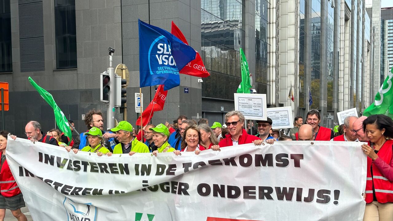 "Ons geld is op": 2.000 mensen betogen tegen besparingen hoger ...