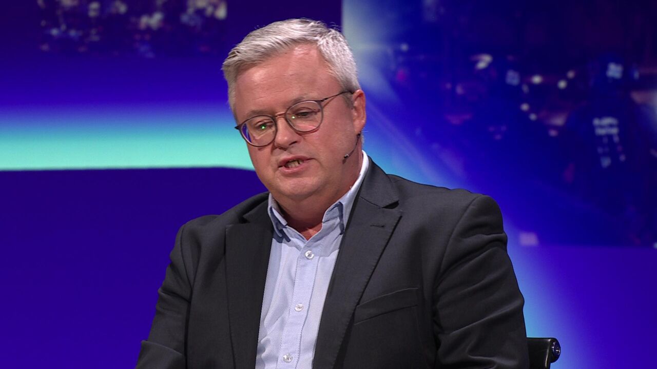 Politicoloog Carl Devos: "Eigenlijk hadden meer mensen ontslag moeten ...