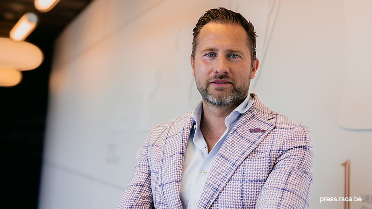 Na coach Brian Riemer verlengt ook zijn baas Jesper Fredberg bij ...