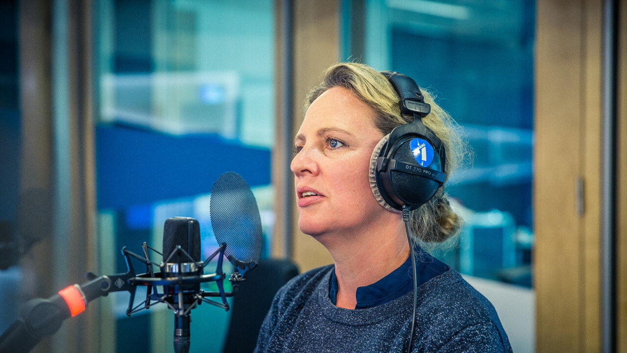 Actrice Maaike Cafmeyer worstelde jarenlang met haar verlegenheid: “Het ...