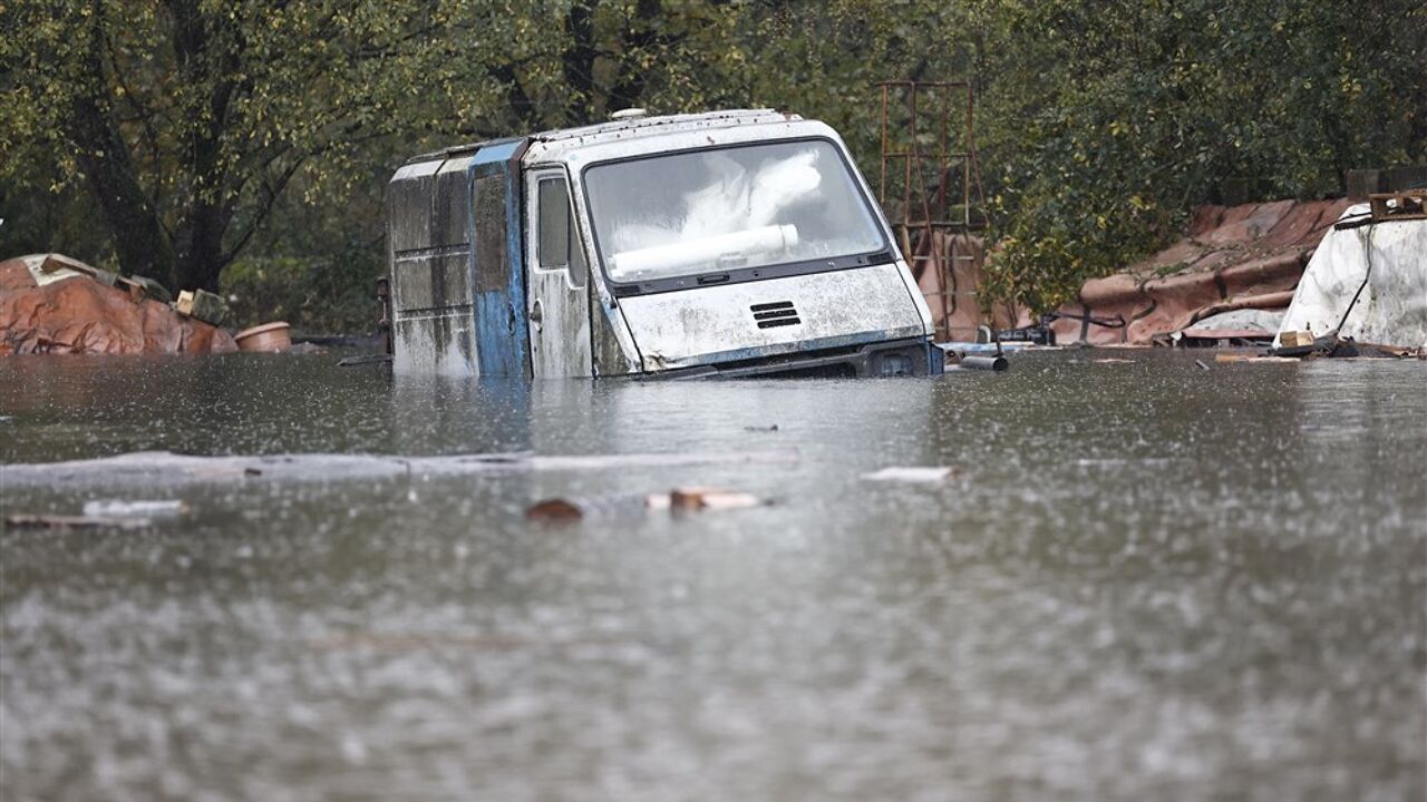 Wateroverlast in Frankrijk: zwaarste regenval voorbij, code rood blijft ...