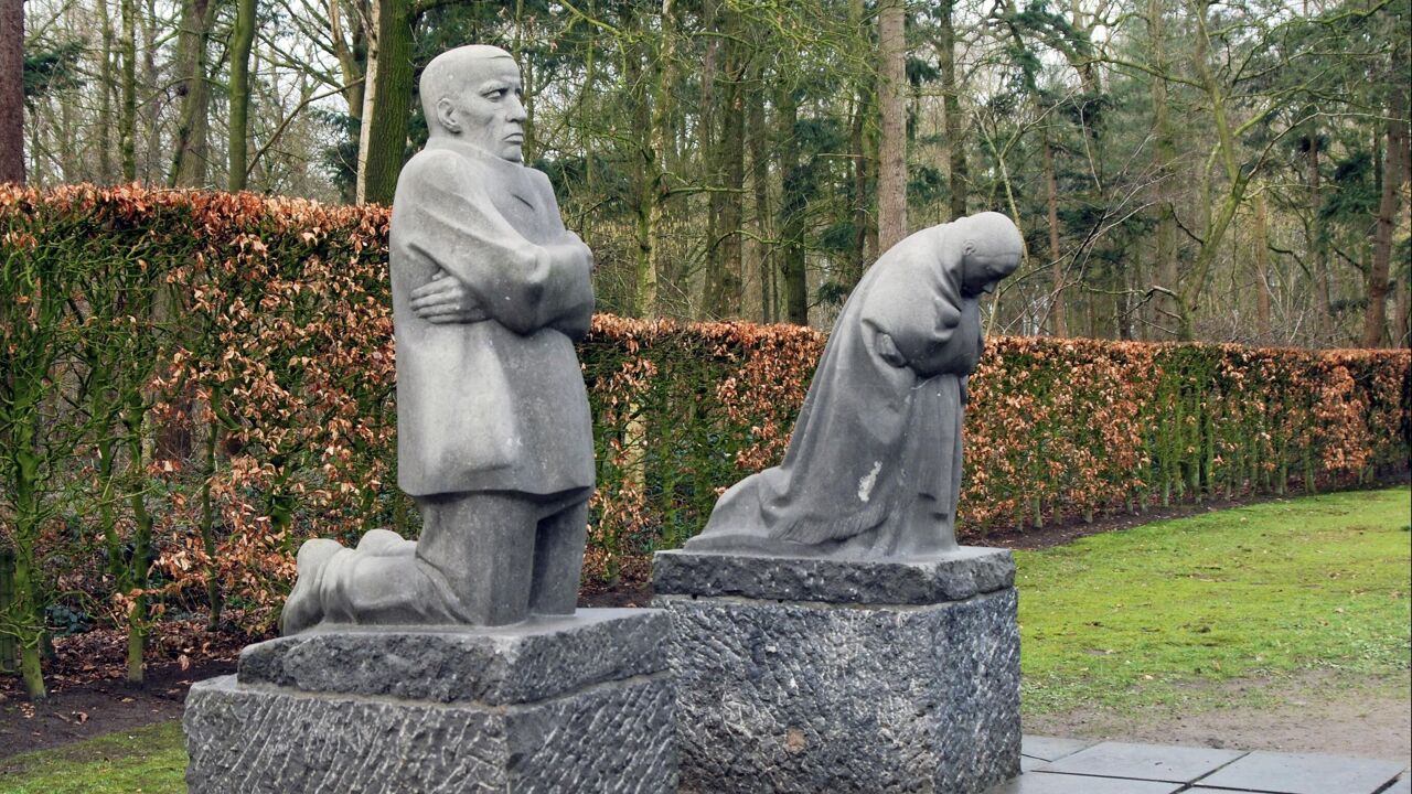 "Treurend Ouderpaar" van Duitse Käthe Kollwitz verkozen tot "Strafste ...
