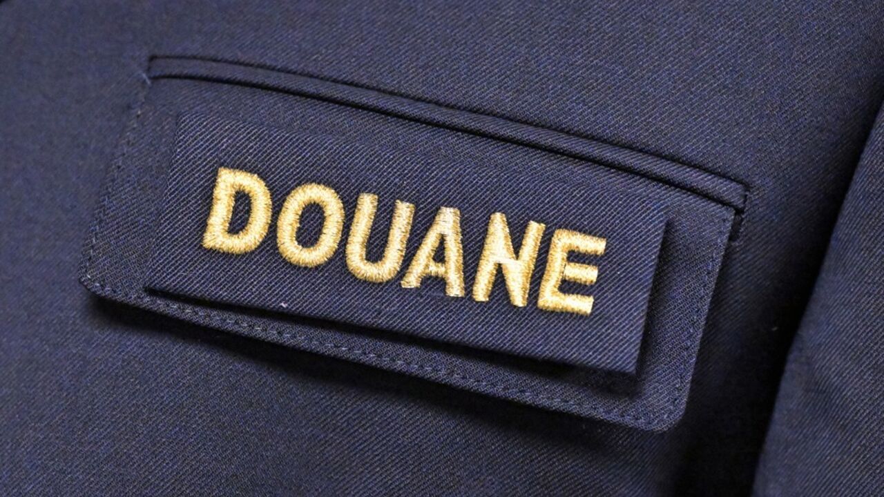 Wapens gestolen en brandstichting in opslagplaats douane La Louvière ...