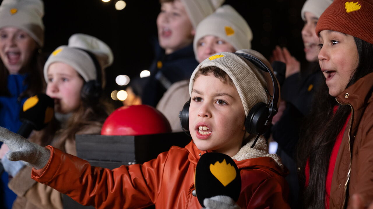 BEKIJK - Koor van meer dan 300 kinderen tekent voor eerste ...