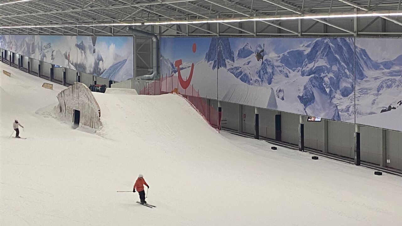 Indoorskipiste SnowWorld in Wilrijk erkend als oefenpiste voor topsneeuwsporters | VRT NWS: nieuws