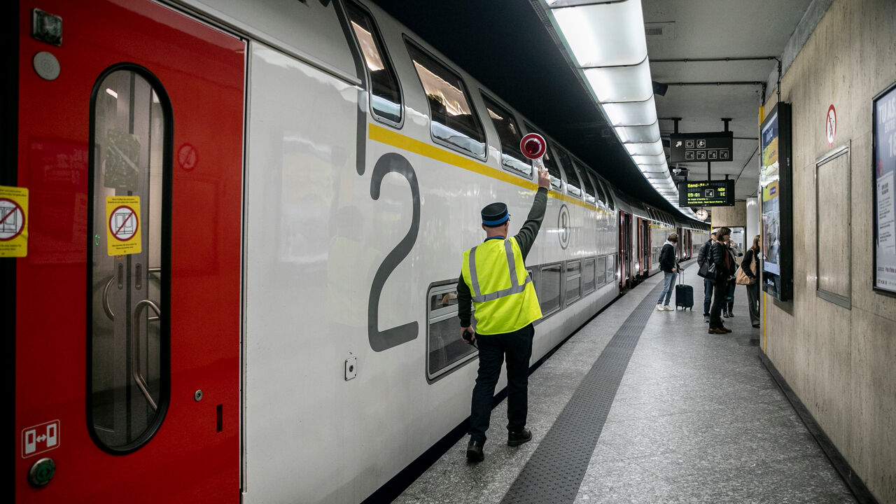72 urenstaking bij spoor gaat niet door, zegt socialistische vakbond ...