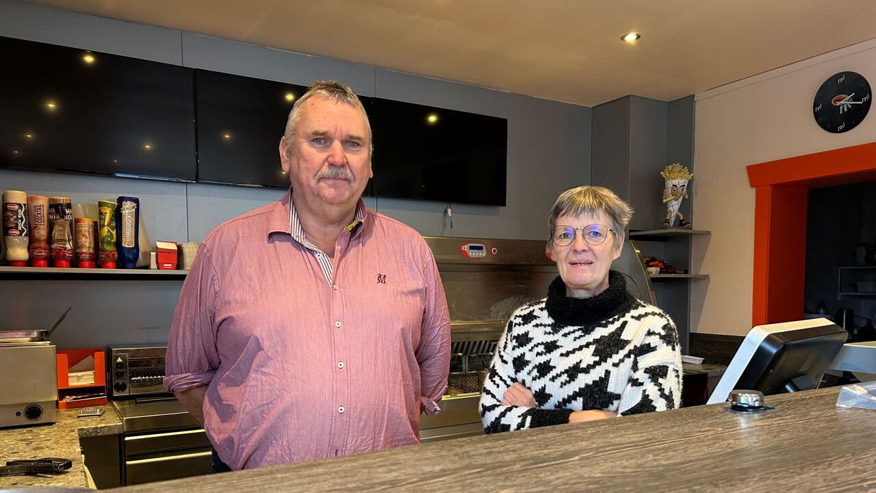 Enige frituur in Nieuwrode staat te koop: "Bompa Frit" wil er na 32 ...