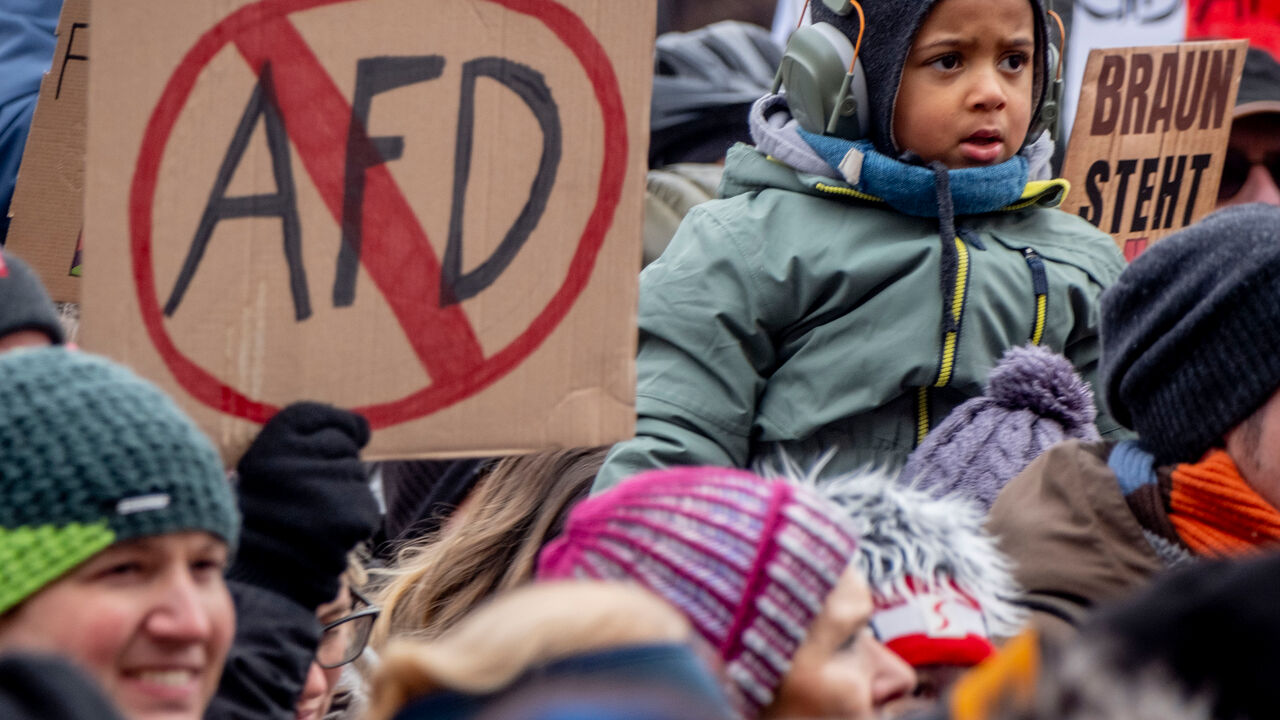 Meer dan 300.000 mensen protesteren in Duitsland tegen radicaal-rechts ...