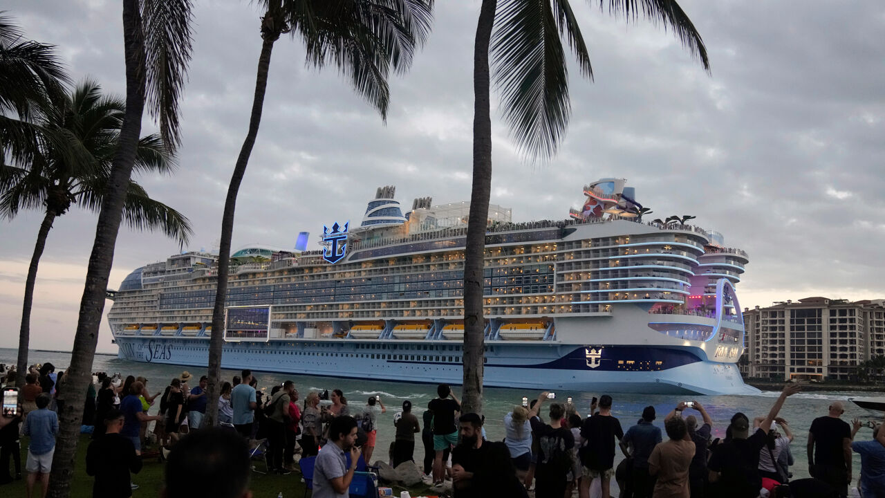 Grootste cruiseschip ter wereld maakt zijn eerste reis, maar niet ...